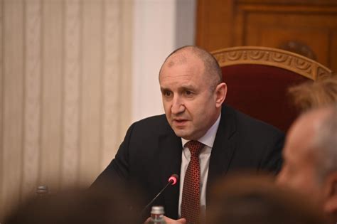 ПИК Tv Хвърчат искри на Дондуков 2 Костадинов поиска да прави правителство с ППДБ Радев го