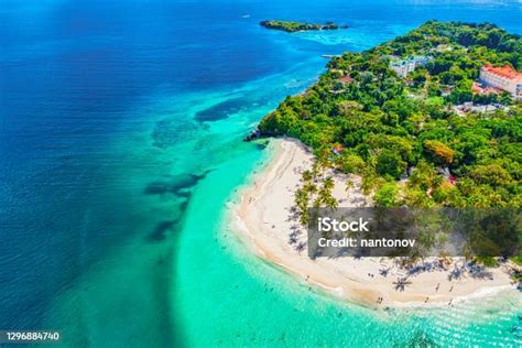 Photo Libre De Droit De Vue Aérienne De Drone De La Belle Petite Île Et