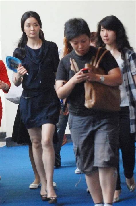 王艷復出拍戲，46歲狀態老得真實，總比那些打針裝嫩的要漂亮 壹讀