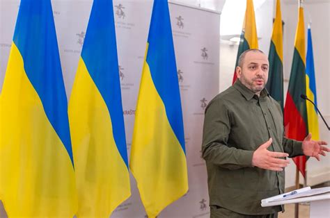 Министра обороны Умерова вызвали в Раду из за скандала с поставкой мин