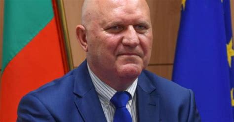 Просветният министър с три големи новини за учениците за предстоящата
