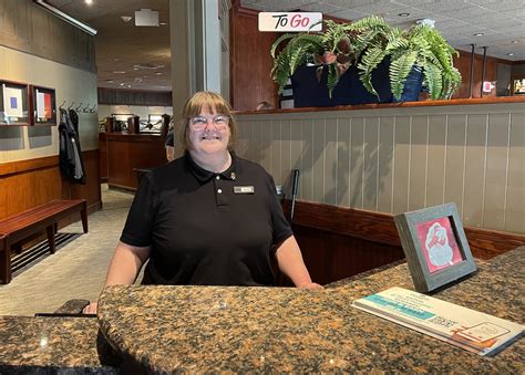 Hostess Spends 41 Years At Red Lobster Try These Loaded Tacos And More Jackson County Business