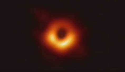 Astrônomos apresentam a primeira imagem de um buraco negro já