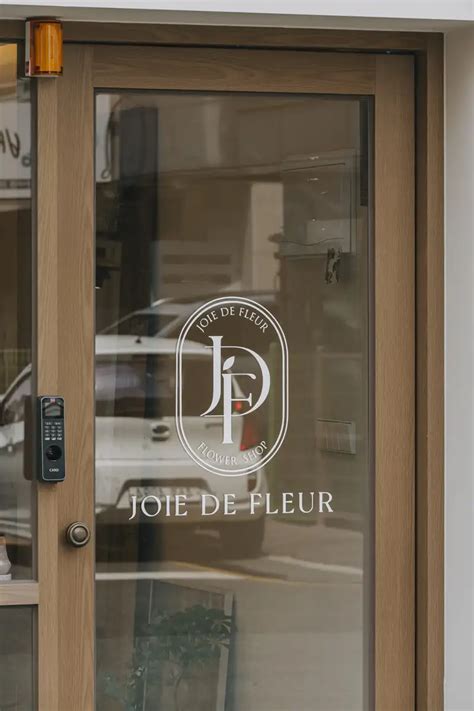 내추럴한 우드 컬러 모던 컨셉 7평 꽃집 인테리어 부산 강서구 명지동