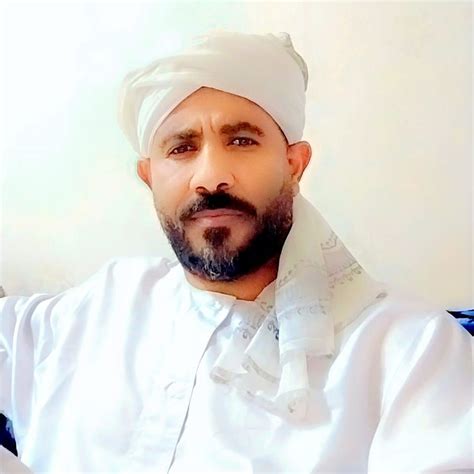 مرتاح من هموم الدنيا ما ضاقن سهر عينيك يا سخيل وا حلالي عليك سخل مبسوط لا شايل هم اكل ولا شراب