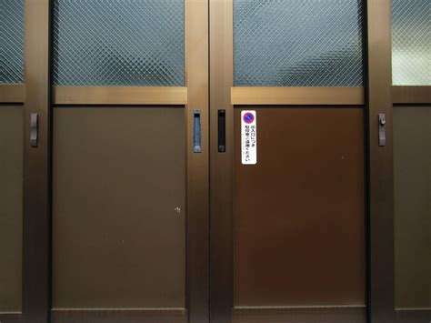 売れ筋がひクリスマスプレゼント！ 出入り口につき駐車禁止 お手軽 注意ステッカー H10×w35cm コーン シール Cst 44y Mc