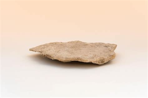 화장품 프레젠테이션을 위한 석단 추상 최소 배경 하나의 암석 베이지 누드 스튜디오 배경 쇼케이스 디스플레이 케이스 3d 전면 보기 트렌디한 중립 색상 공간을 보여주는 장면