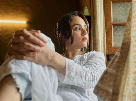 Happy Birthday Amruta Khanvilkar Alia Bhatt Reel Life Jethani Versatile