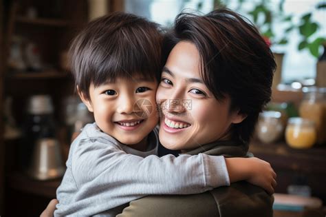 陪伴儿童成长的母亲高清图片下载 正版图片600835442 摄图网