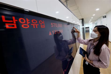 아침 햇발 검찰의 ‘개와 늑대의 시간 끝내기 손원제 칼럼 사설칼럼 뉴스 한겨레