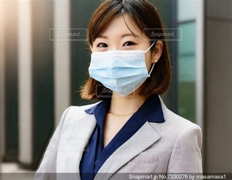 マスクをしたビジネスウーマン 生成ai画像の写真・画像素材 Snapmart（スナップマート）