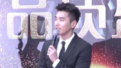 耍大牌？赵又廷现身商场排场大 保镖开路呵斥路人娱乐明星娱乐好看视频