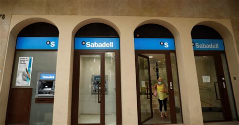Banco Sabadell Planea Cerrar Este Año 320 Oficinas