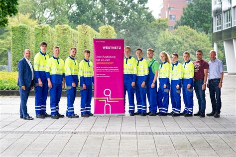 Zehn Junge Menschen Starten In Ihre Ausbildung Bei Westnetz In Wesel