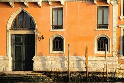 How Did They Build The Foundations Of Venice The Engineering Explanation
