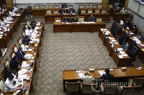 Menkumham Yasonna Laoly Rapat Kerja Dengan Komisi III DPR RI Foto 4