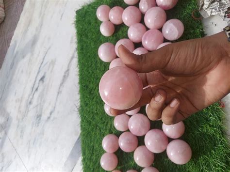 Pink Oval Rose Quartz Ball At Rs 1200kg In Malpura Id 2854258559630