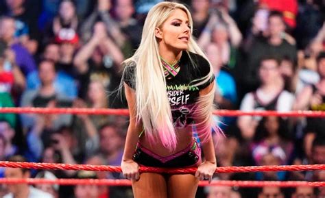 Wwe Alexa Bliss Posta Una Foto A Tema Royal Rumbleritorno In Vista