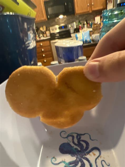 My Nilla Wafer Looks Like Mickey Mouse Rweird