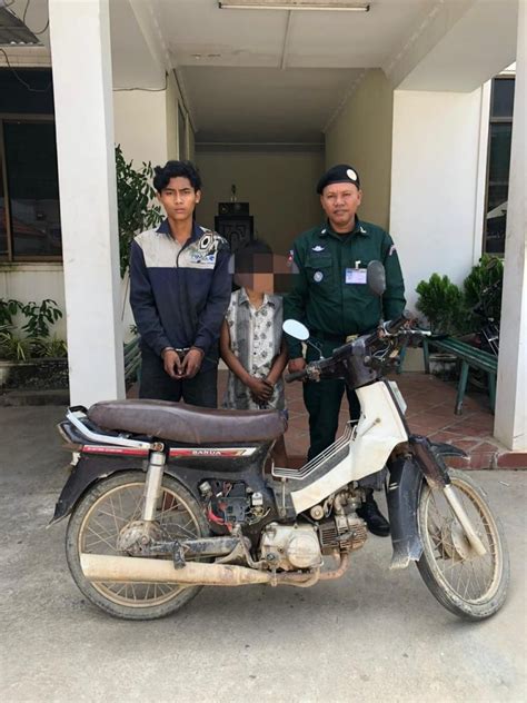 នាំគ្នាលួចម៉ូតូបានហើយតែរត់មិនរួចនគរបាលអូរបែកក្អមឃាត់ខ្លួនបាន២នាក់