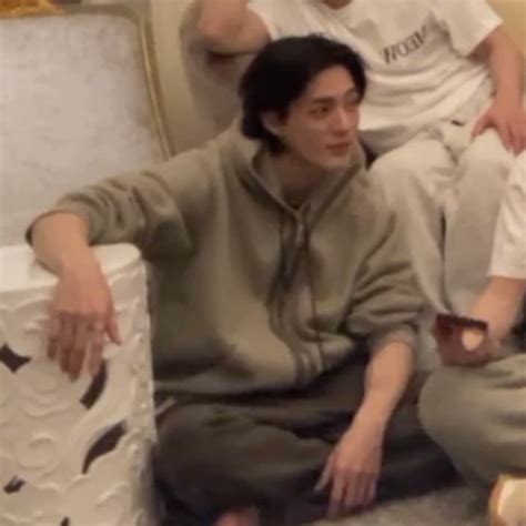 코 찡긋 할 때 제노 표정 너무 귀여움ㅋㅋㅋㅋㅋ 지수 ̎ Tomoyo O93