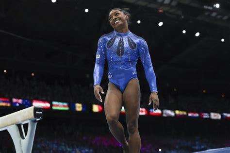 Video Simone Biles Inciampa Ai Mondiali Perde Il Piede Al Corpo Libero