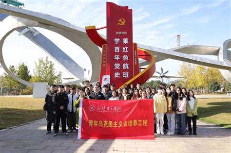 我校与市航空产业园举行社会实践基地揭牌仪式 荆楚理工学院