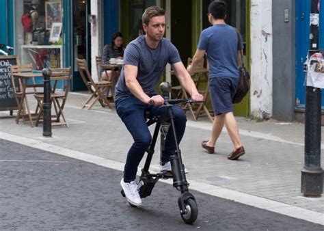 A Bike Electric Features Rechargeable Motor