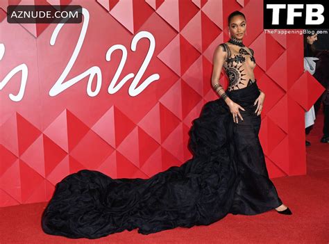 Jourdan Dunn Shows Off Her Sexy Tits At The 2022 Fashion Awards In