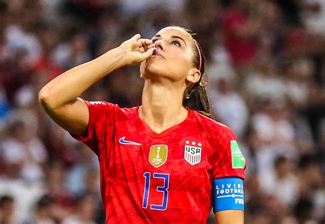 الکس مورگان از فوتبال خداحافظی کرد عکس طرفداری