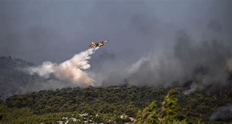 Grecia Se Reaviva Uno De Los Grandes Incendios A Las Afueras De