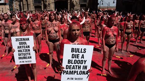 Así Protestaron Contra Las Corridas De Toros De San Fermín Pelando El Ojo