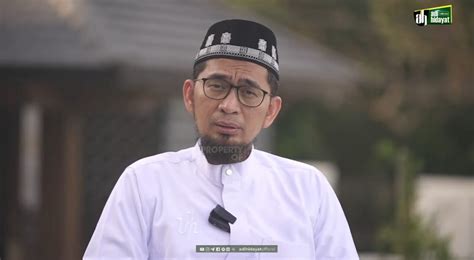 Ustaz Adi Hidayat Jelaskan Bahaya Pamer Ibadah Haji Di Media Sosial