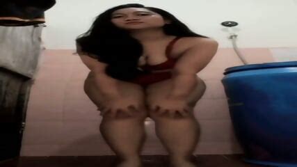 Kutang Merah Dalam Kamar Mandi