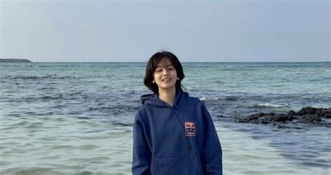 ʟᴇᴇ ᴊᴏᴏ ʏᴏᴜɴɢ Светло фиолетовые волосы Идеи для фото Мальчишеский стиль