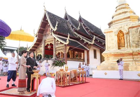 Photo Gallery ในหลวง พระราชินี ทรงถวายสักการะ พระมหาธาตุประจำปีพระบรมราชสมภพ และ ทรงประกอบพิธี