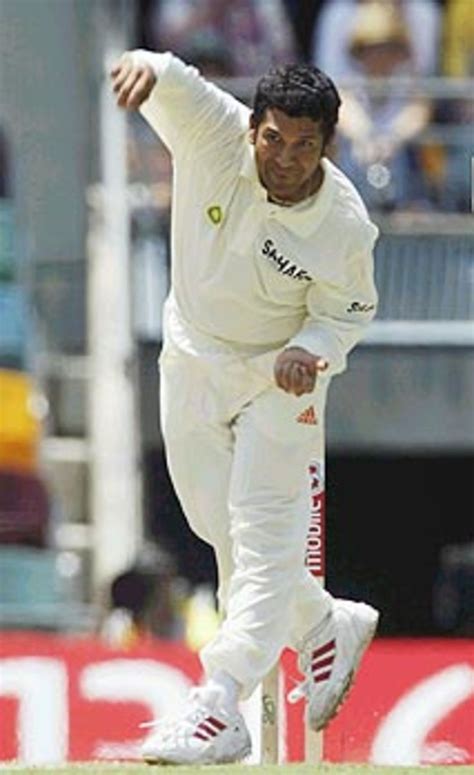 Sachin Tendulkar Turns His Arm Over