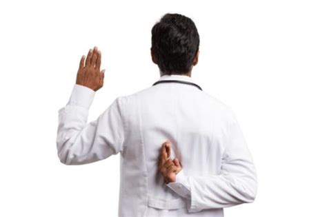 Falso Médico Saiba como se proteger de golpes e denunciar Revista