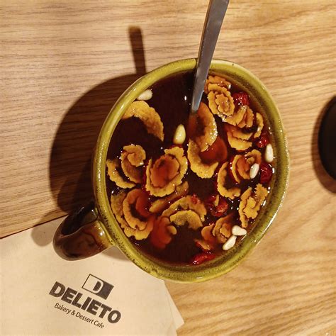 중국출장을 다녀온뒤로 여러가지 고민을 하고 오늘 직원들작가들과 의견을 나눴어 회사 설립한지 몇개월 되지않아 좋은 성과들이 나고 있어 너무 감사함에 매일 행복해 하지만