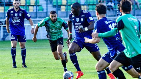 Football N3 Dieppe Sempare Seul De La Tête Paris Normandie