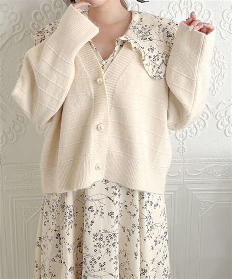 Rmine（アールマイン）の「パール釦パステルカラーカーデ（カーディガンボレロ）」 Wear