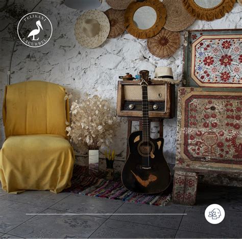 Pelikani Kaçurrel In Albania