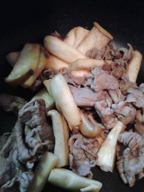 簡単おいしい牛肉とエリンギの塩糀炒め♪、糖尿病向け、ダイエットレシピ｜ダイエット低カロリーレシピ検索・バランスのとれた献立作りが簡単に！無料
