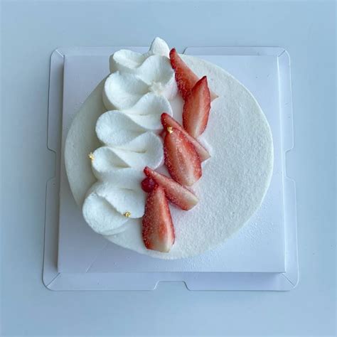 레이지 웨이브 L 대구브런치카페 🍰🍓 딸기 홀케이크 🍰🍓 딸기 생크림 케이크 마스카포네와 생크림으로 만들어진 크림은