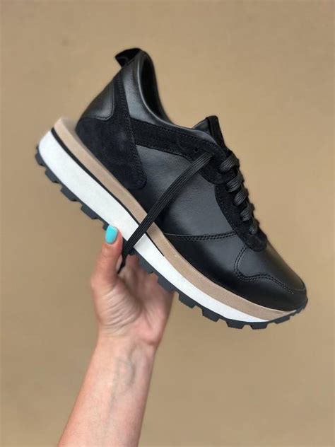 Кросівки — ціна 2300 грн у каталозі Кросівки Купити жіночі речі за доступною ціною на Шафі