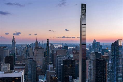 Le Gratte Ciel Le Plus étroit Au Monde Ouvre Et Impressionne New York