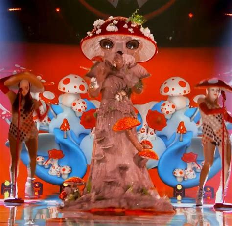 Masked Singer Mushroom 🍄 Performs Valerie Singer Gingerbread House