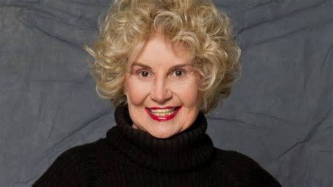 Com Princípio De Alzheimer Atriz Íris Bruzzi Se Muda Para O Retiro Dos