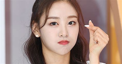 이달의 소녀 이브 앙증맞은 Mc의 손 하트 포토엔hd