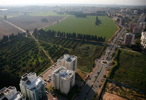 קשרי משקיעים V Group